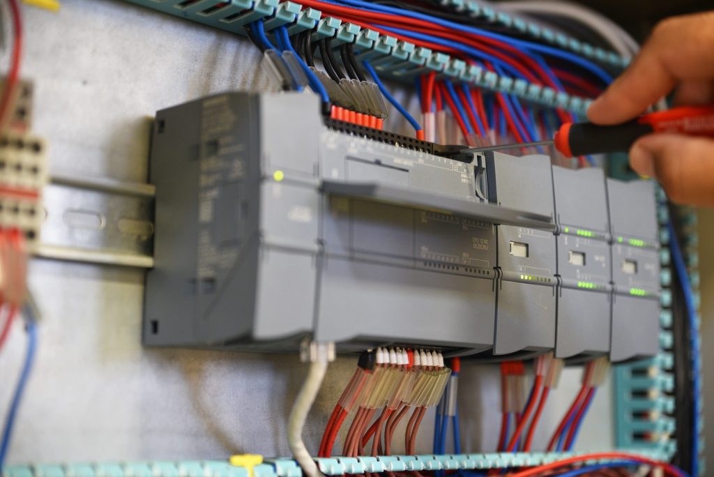 محصولات زیمنس و تجهیزات PLC زیمنس - PLC چیست - ميلان الكترونيك آسيا